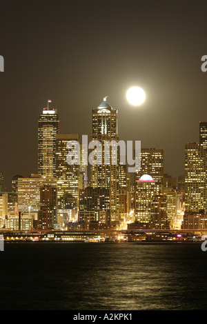 Moon over skyline of Seattle at night, Washington State, USA Stock ...
