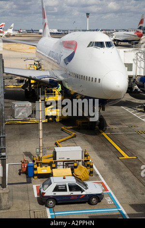 British Airways Boeing 747 loading cargo pallets at London Heathrow ...