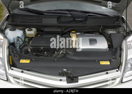 ENGINE IN 2004 TOYOTA PRIUS GASOLINE-ELECTRIC HYBRID CAR Stock Photo ...
