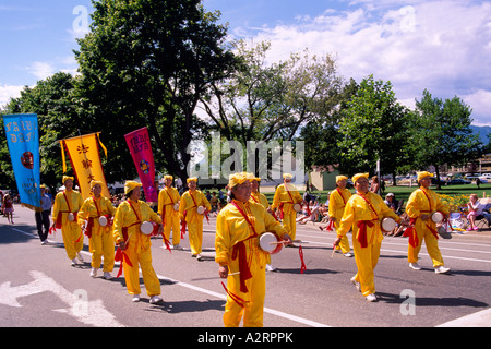 Falun Gong drummers marching in parade Stock Photo - Alamy