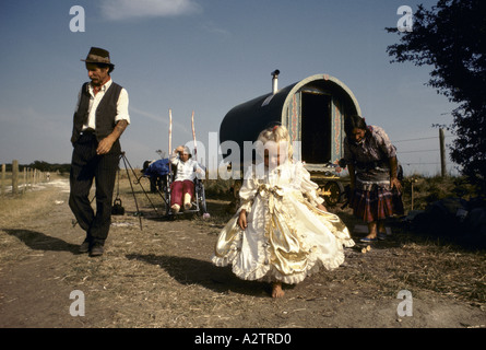 romany gypsy family outside their caravan Stock Photo - Alamy
