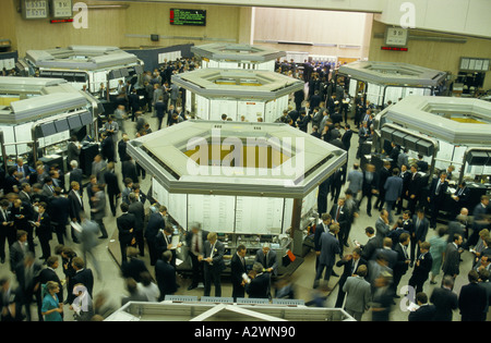 Stockbrokers on the trading floor of the London Stock Exchange before ...
