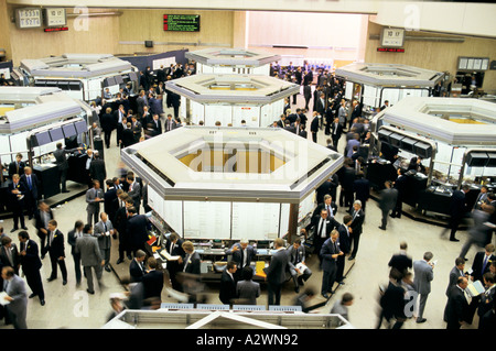 Trading floor of the London Stock Exchange in the early 1980s Stock ...