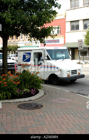 A Grumman LLV US Postal Service mail truck parked at the Caro Michigan ...