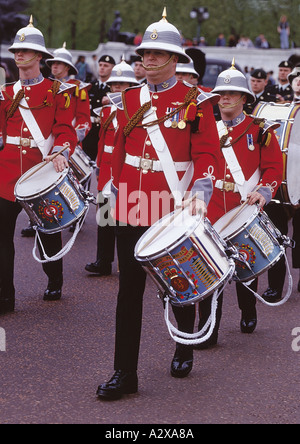 Canadian soldiers with Princess Patricia Canadian Light Infantry unit ...