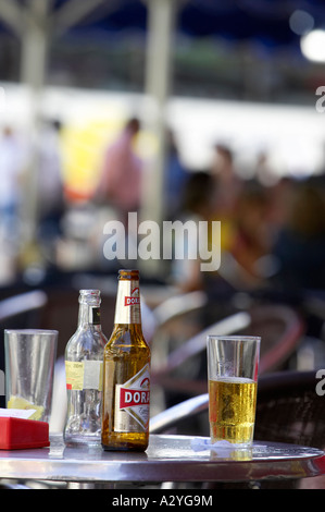 empty glasses on table Stock Photo - Alamy