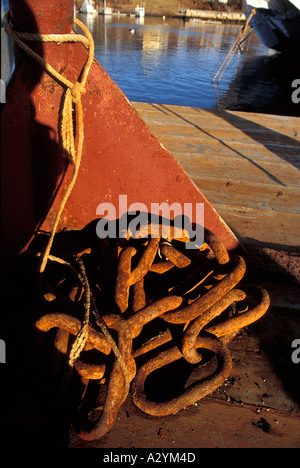 A pile of rusting chain links Stock Photo - Alamy