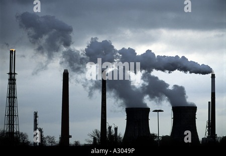 Shell Rhineland oil refinery, Cologne, Wesseling, Germany Stock Photo ...