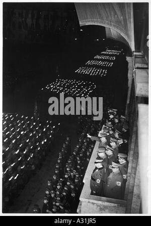 Hitler on a balcony of the Reich Chancellery, 1933 Stock Photo - Alamy