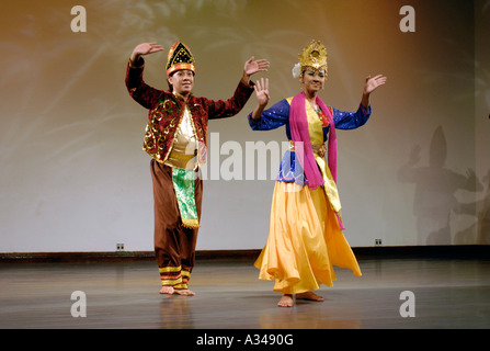 Dancers performing the Daling Daling, Kuala Lumpur, Malaysia Stock ...