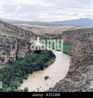 Rio Grande river marking the border between Mexico and the United ...