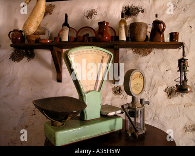 Old fashioned weighing scales Stock Photo - Alamy