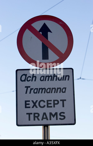 A No Entry sign with a Bi-Lingual No Loading sign beneath, Monmouth ...