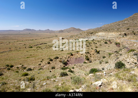 The N9 highway between Middelburg and Colesburg in the Karoo region of ...