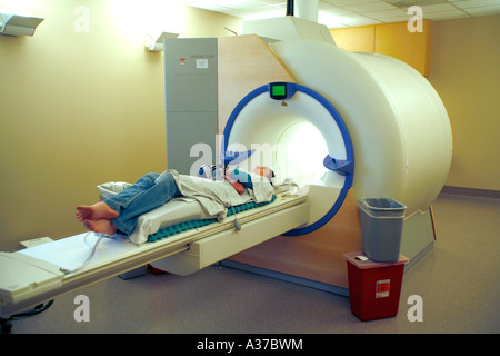 Teenage brain. Magnetic resonance imaging (MRI) scan of a sagittal ...