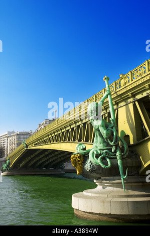 MIRABEAU BRIDGE - PARIS - FRANCE Stock Photo - Alamy