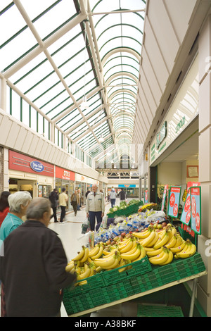 Stroud town centre people shopping in the shops on the High street ...