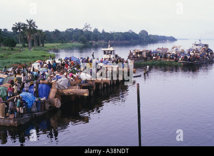 log barge congo river Stock Photo - Alamy