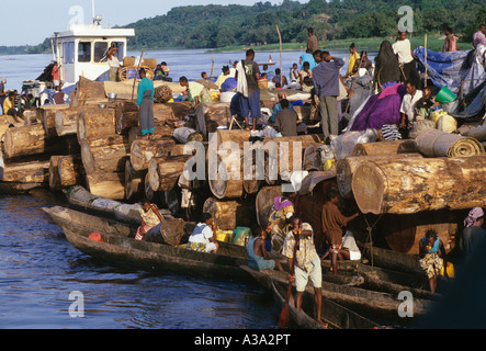 log barge congo river Stock Photo - Alamy