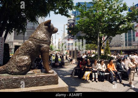 A statue of the famous dog Hachiko, outside of Shibuya Station in ...