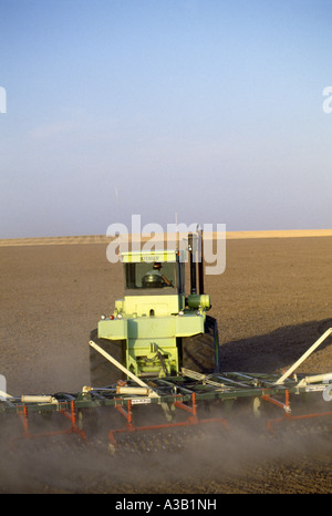 STEIGER TRACTOR WITH UNDERCUTTER AND SWEEPS / IOWA Stock Photo - Alamy