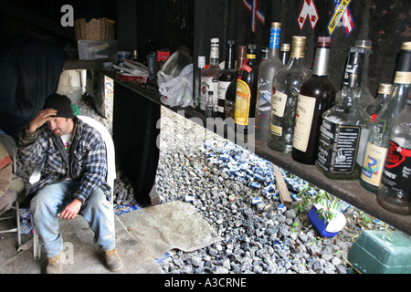 homeless men living under bridge ohio Stock Photo: 6140332 - Alamy