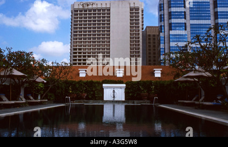 Swimming pool at Raffles Hotel Singapore Stock Photo - Alamy