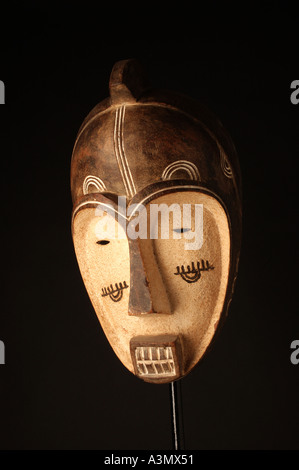 White fang tribe mask west africa dsca 0858 Stock Photo - Alamy