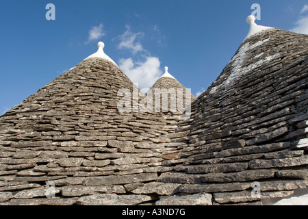 Joined 'twin trulli' rooves, Alberobello, Puglia, Italy Stock Photo - Alamy
