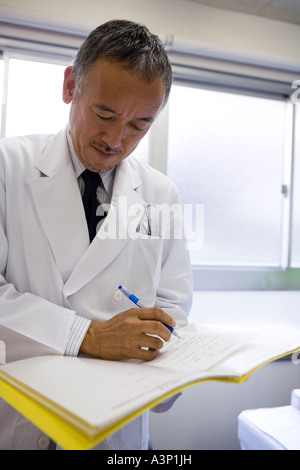 medicine a doctor writing a medical chart Stock Photo - Alamy