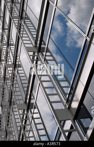 Detail of buildings in Canary Wharf, including EY wavespace building ...