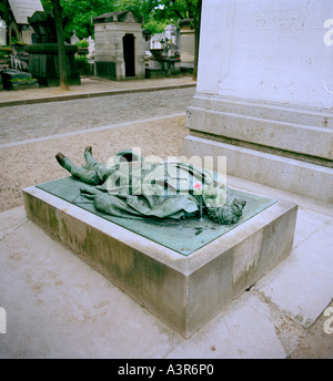 A tomb of Victor Noir, a French journalist killed by Pierre Bonaparte ...