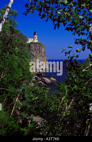 THE SPLIT ROCK LIGHTHOUSE AT SPLIT ROCK LIGHTHOSE STATE PARK NEAR TWO ...