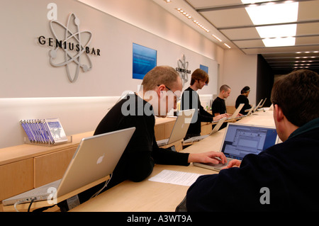 Customer support at the Genius Bar in the Apple Store, London, England ...