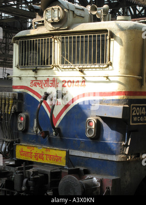 INDIA, Mumbai, suburban railway station of commuter train Western ...