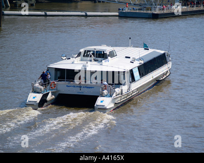 Tate to Tate boat service operated by Thames Clippers using their ...