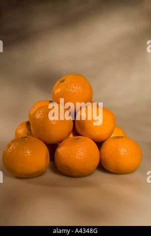 Pyramid of clementines Stock Photo - Alamy