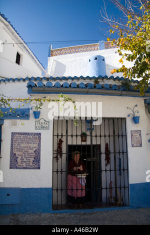 General view of the gypsy houses in the Sacromonte district of Granada ...