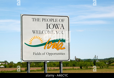 Welcome to Iowa road sign with blue sky Stock Photo - Alamy