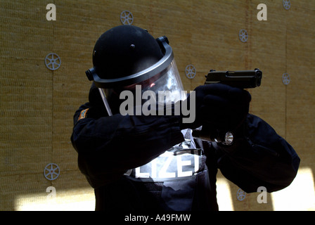 O SWAT team of German Police special forces at a abseiling exercise ...