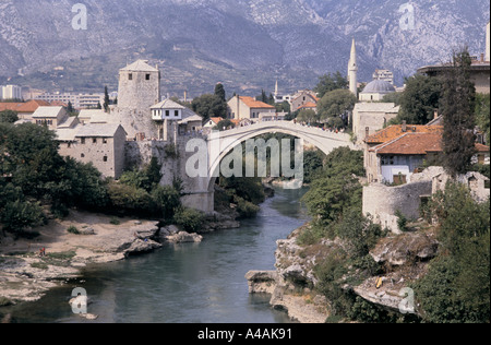 bosnia mostar 1990 16th century bridge destroyed during civil war of ...