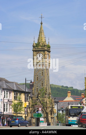 Machynlleth clock tower with Penrallt Street beyond Stock Photo - Alamy