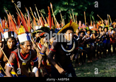 Altamira, Brazil. Kayapo warriors in a ceremonial dance Stock Photo - Alamy