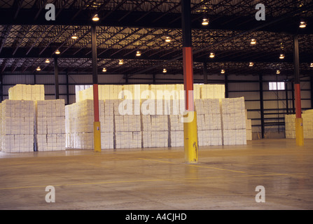 Shipping yard storage warehouse Pulp Stock Photo - Alamy