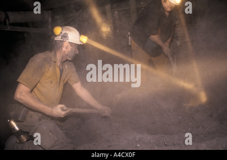 COALMINER AT WORK, COTGRAVE COLLIERY, NOTTINGHAMSHIRE 1992. THE MINE IS ...