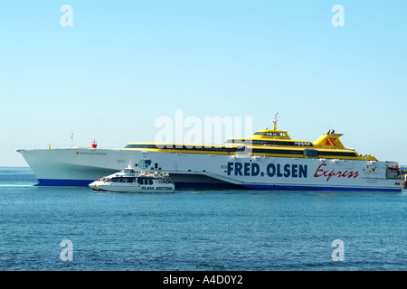 Benchijigua Express a roll on roll off fast ferry on the quay at Los ...