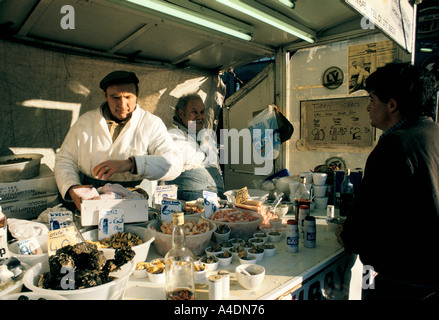 Tubby Isaacs' seafood stall in Aldgate Stock Photo - Alamy