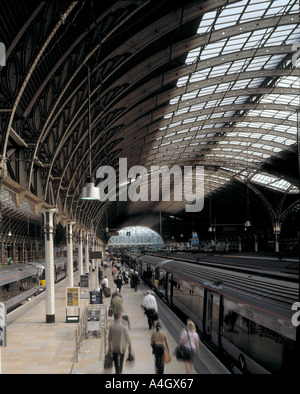 PADDINGTON STATION HEATHROW EXPRESS Stock Photo - Alamy