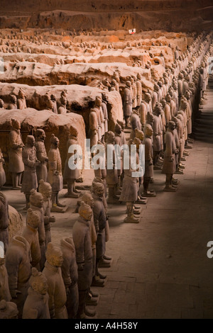 China: A warrior from the terracotta army guarding the tomb of Qin Shi ...