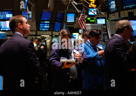Stockbrokers busy on the trading floor of the New York Stock Exchange ...